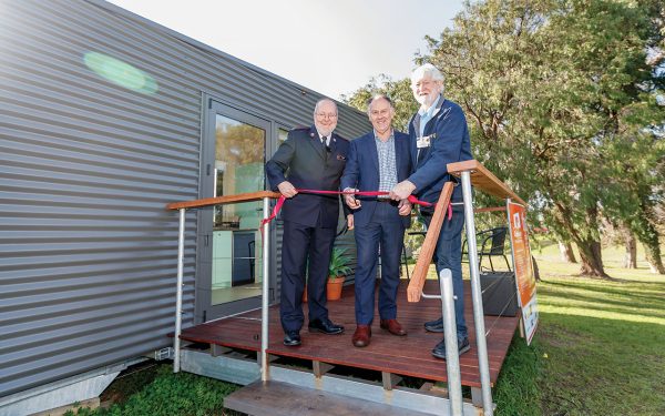 TINY HOUSE ROSEBUD SALVOS 12-06-2026 BY YANNI 01 - MPNEWS